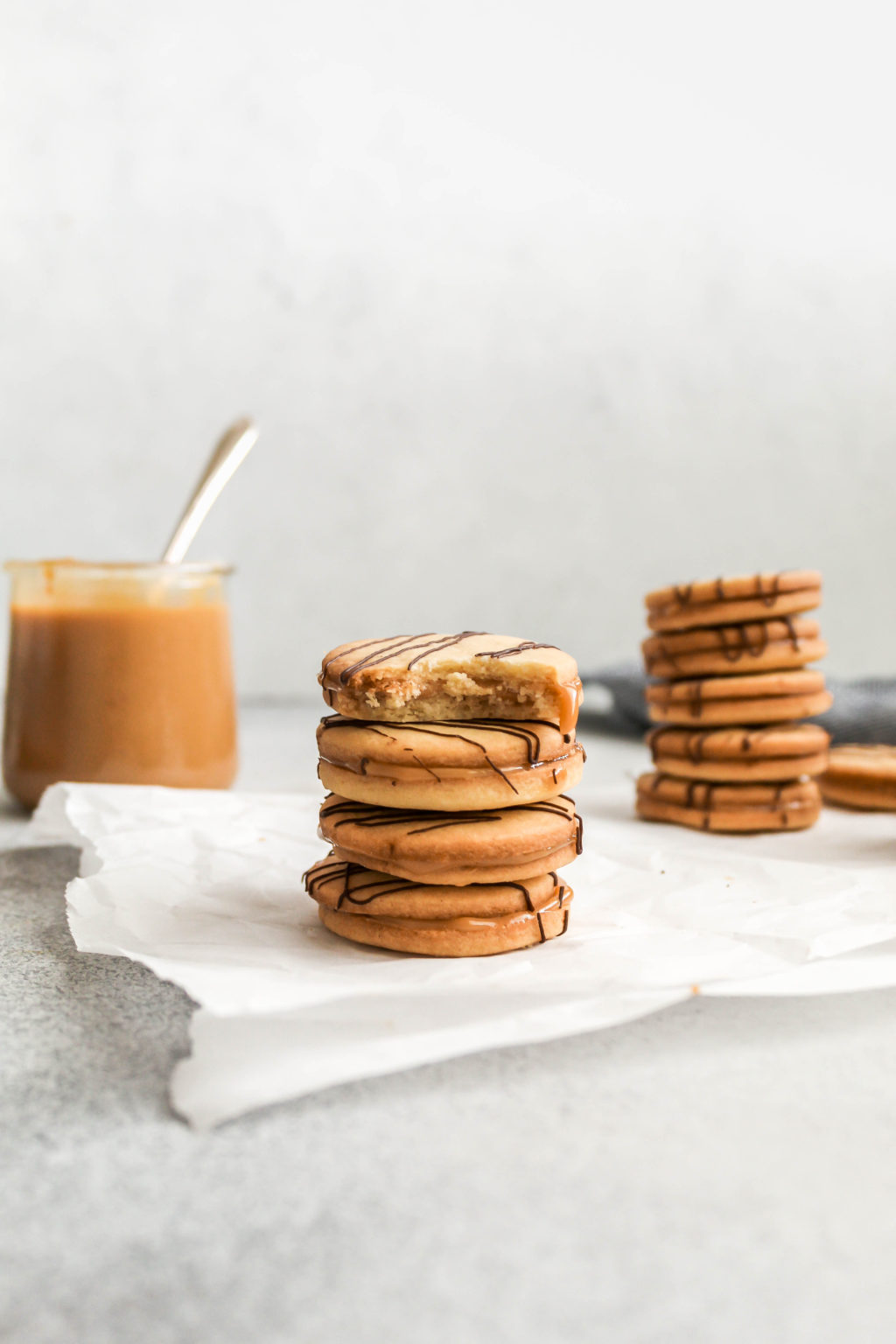 Dulce De Leche Sandwich Cookies - Tasty Treat Pantry